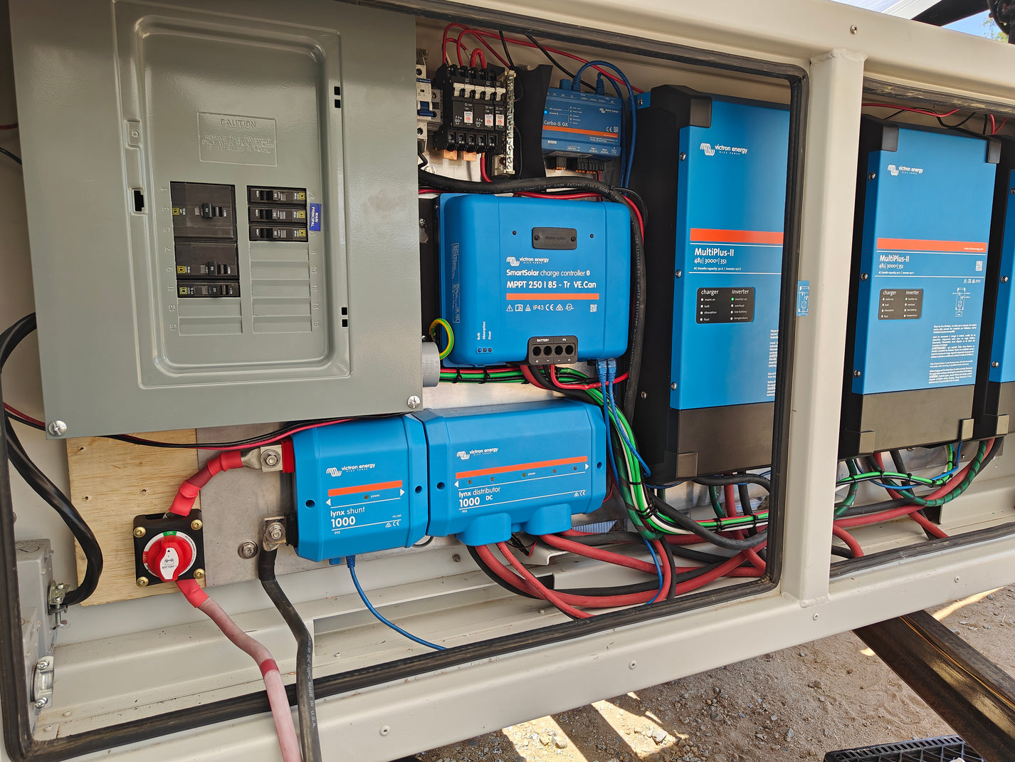 DC Solar Trailer ALL NEW VICTRON COMPONENTS 240V 3 Phase / Split Reman ...